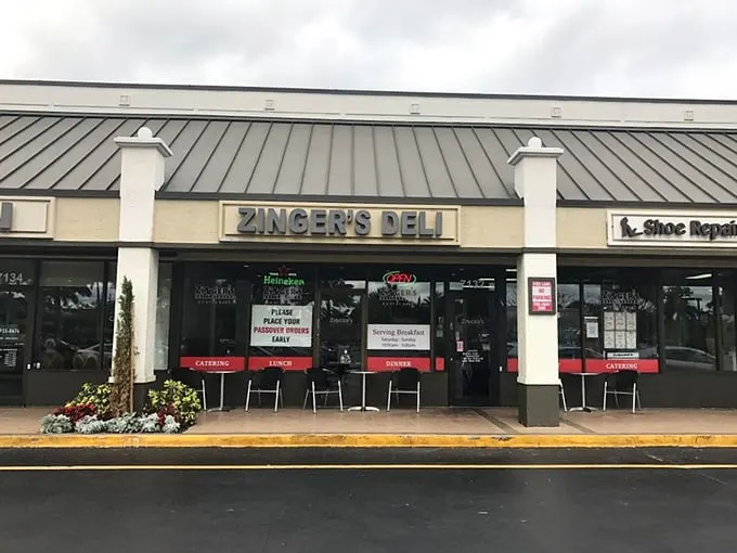 Al fresco appetite! Zinger's outdoor seating lets you enjoy your deli feast while soaking up some Florida sunshine – just watch out for sandwich-snatching seagulls!
