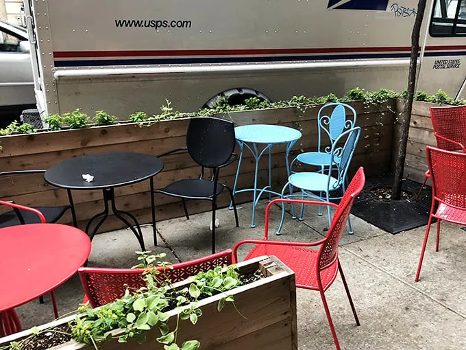 Al fresco feasting! These outdoor tables are perfect for people-watching while you contemplate the meaning of life (and donuts).