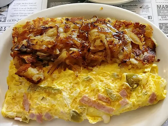 This Western omelet is a flavor fiesta wrapped in eggy perfection. It's like the entire Southwest decided to crash your breakfast party – and you're glad they did!