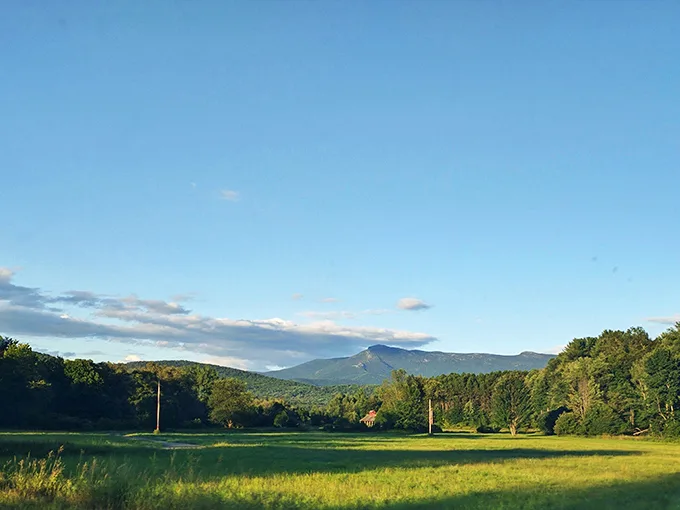 Big sky country? More like big sigh country. This view is the visual equivalent of a deep, relaxing breath. Inhale the beauty, exhale the stress.