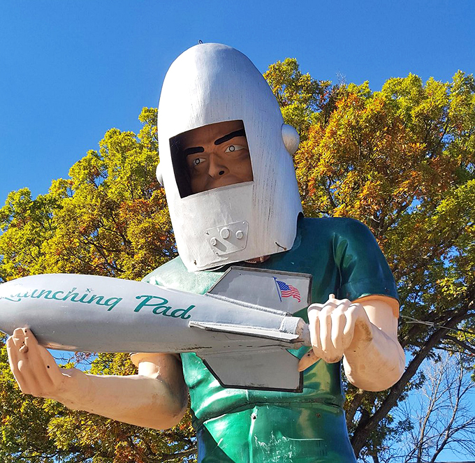 Autumn leaves and alien beings – just another day in Illinois. Who needs New England fall foliage when you've got technicolor trees and a green giant?