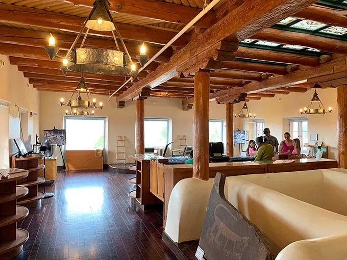 Rustic chic meets museum cool: This interior could be the set for "National Geographic: The Sitcom" – educational and oddly cozy.