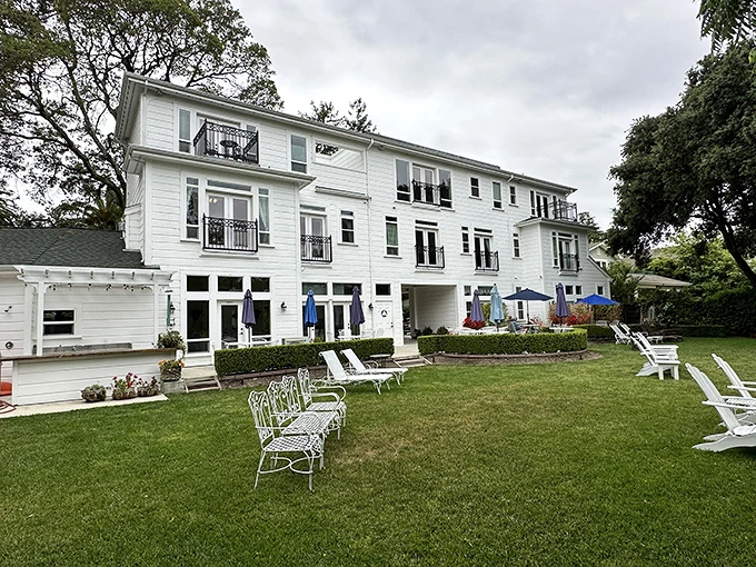 River Belle Inn: Southern charm meets California cool at this riverside retreat. It's like "Gone with the Wind" got a modern, wine-country makeover. Frankly, my dear, I do give a damn about staying here!