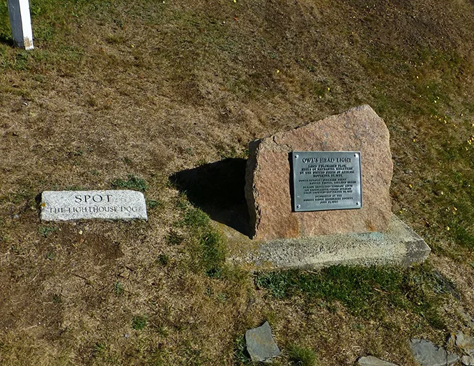 "Spot" the lighthouse dog's memorial: a touching tribute to a four-legged friend. Even lighthouses need a good boy to keep them company.