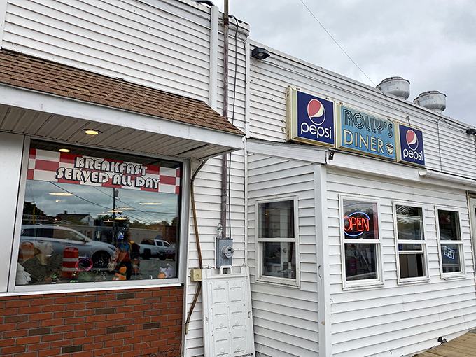 "Breakfast Served All Day" – four words that prove dreams really do come true. Rolly's entrance is like a portal to a world where it's always the most important meal of the day.