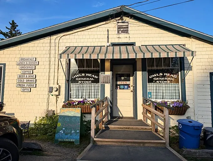 Owl's Head General Store: Part Norman Rockwell painting, part burger paradise. Who knew heaven had a zip code?