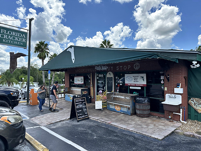 Cracker cuisine meets roadside charm. With a name like that, you know you're in for a taste of old Florida – gator bites optional!