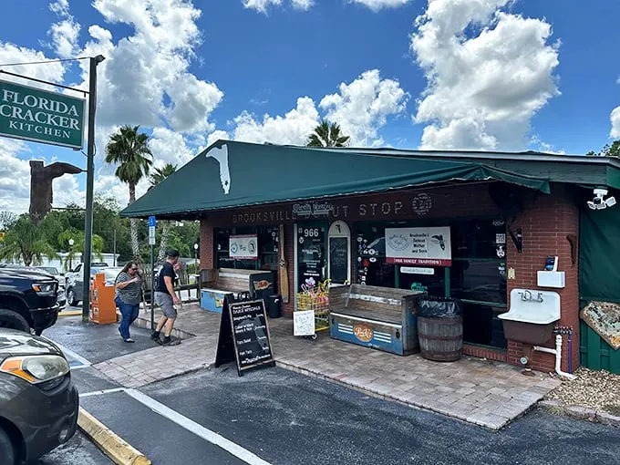 Cracker cuisine meets roadside charm. With a name like that, you know you're in for a taste of old Florida – gator bites optional!
