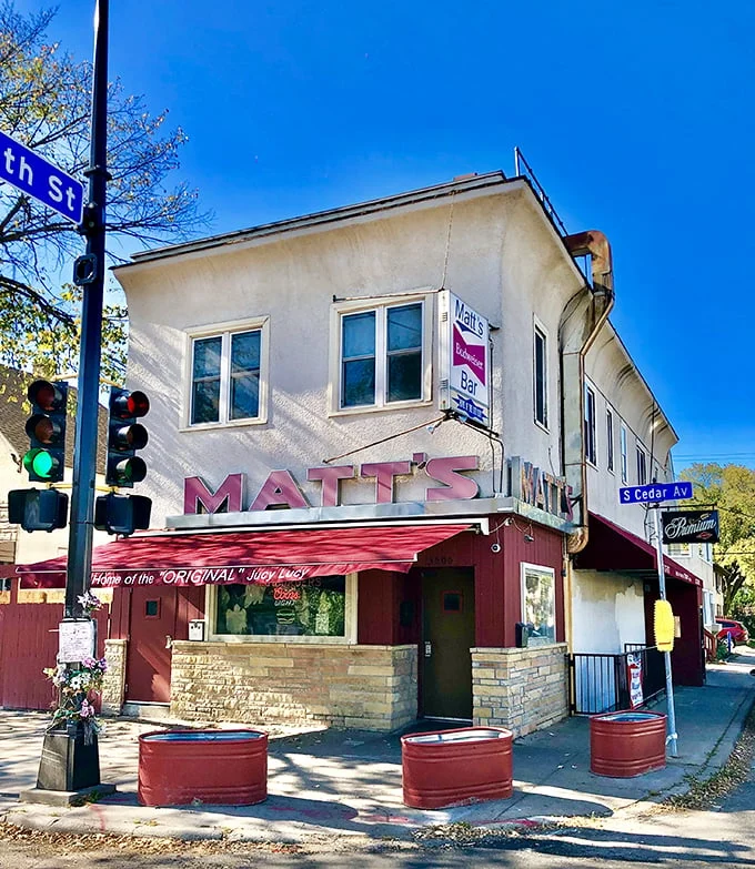 Simplicity reigns supreme at Matt's. It's like your favorite old t-shirt – comfortable, reliable, and always satisfying.