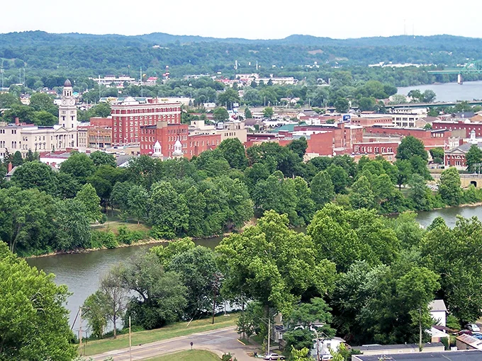 Marietta's skyline: where red brick buildings play hide-and-seek with lush green trees. It's like "Where's Waldo?" but with charming architecture.