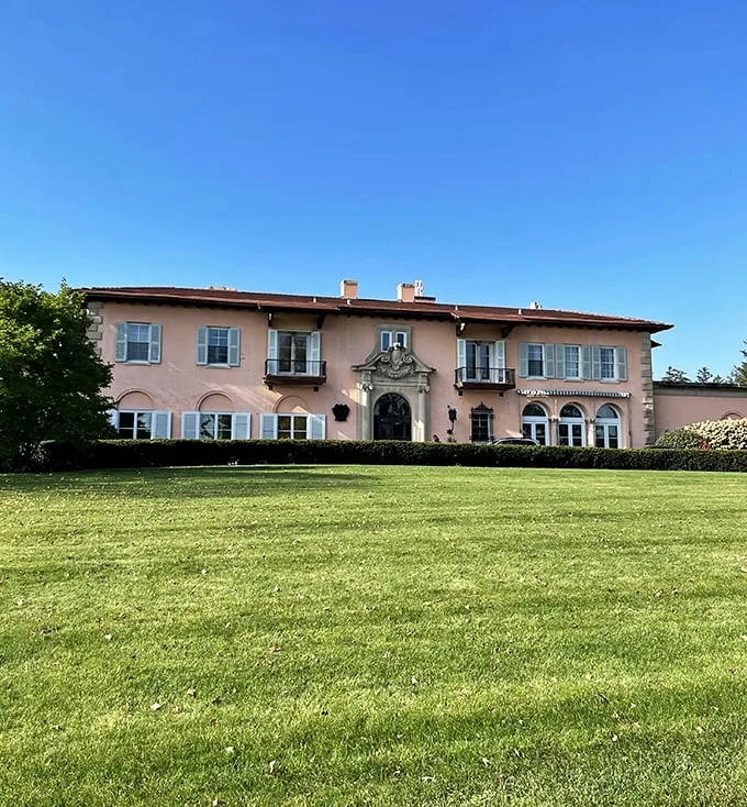 Loyola at Cuneo Mansion: "La dolce vita in the Midwest! This pink palazzo looks ready to host George Clooney for an Italian summer soirée."