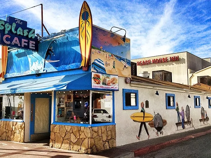 Splash Café: A feast for the eyes and the taste buds! This vibrant spot looks like it was painted by a mermaid with a flair for pop art.