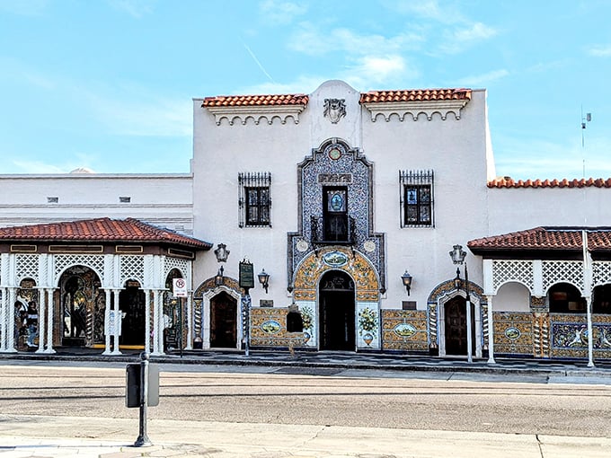 Columbia's facade: where Old World charm meets Florida sunshine. It's like your abuela's house got a fancy makeover.