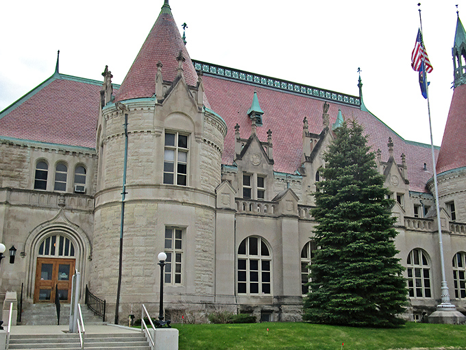 Turrets and towers and... a post office? The Castle Museum's grand facade is like Hogwarts for history buffs and architecture enthusiasts alike.