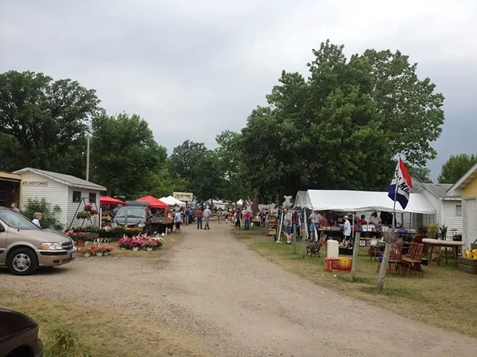 Main Street, USA meets bargain bonanza. This charming thoroughfare could be the set of a Hallmark movie—if Hallmark did flea markets.