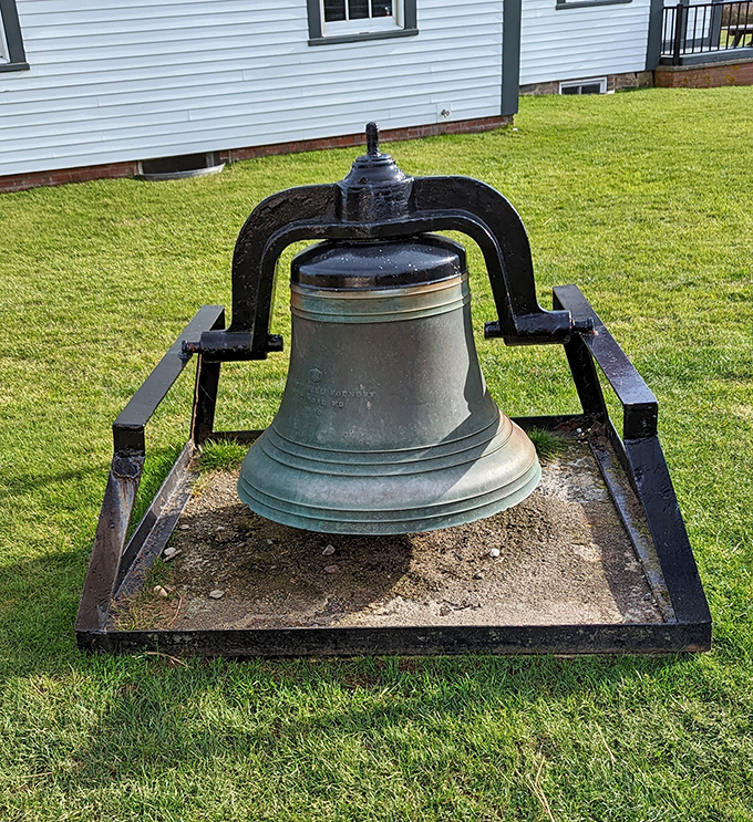 Ring my bell! This maritime timekeeper has seen more sunrises than a rooster with insomnia. 