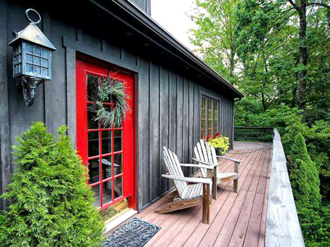 Cozy cottages and hot tubs? Glenlaurel's got the perfect recipe for relaxation. Just add a wee dram of whisky!