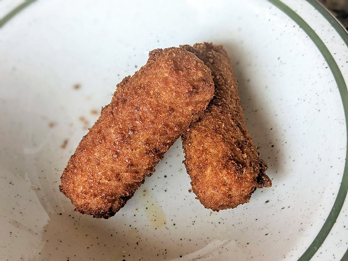 Croquetas de Jamón: Crispy on the outside, creamy on the inside. These golden nuggets are the James Bond of appetizers - dangerously smooth.