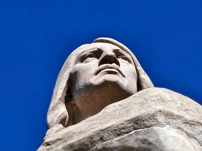 Up close and personal with the Eternal Indian. He's got that 'I've seen it all' look, probably because, well, he has.