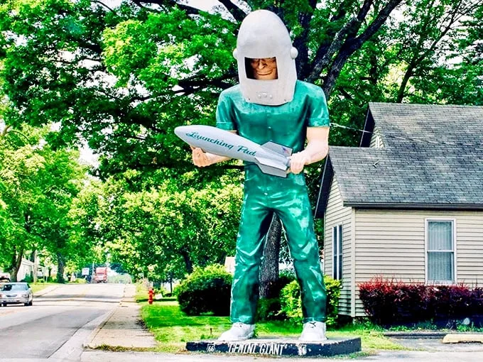 Suburbia meets sci-fi in this delightfully odd scene. It's like E.T. decided to settle down, open a diner, and really commit to the green card process.
