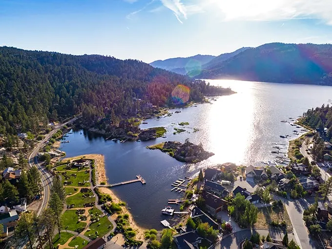 Big Bear Lake: Nature's Swiss Army knife – snowy wonderland in winter, crystal playground in summer.