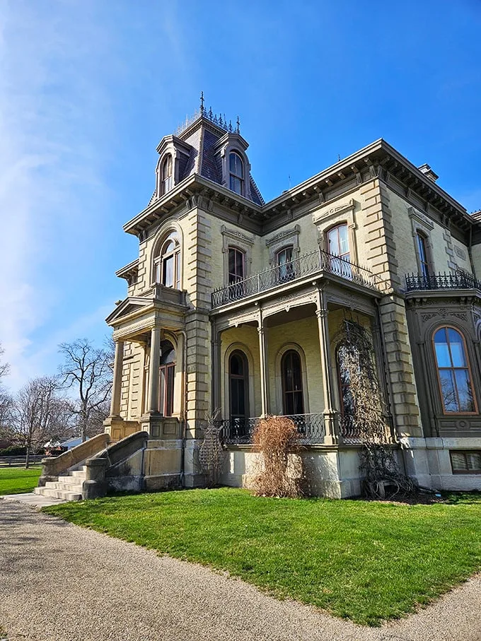 David Davis Mansion: "Symmetry supreme! This mansion's balanced facade is more satisfying than perfectly aligned kitchen containers."