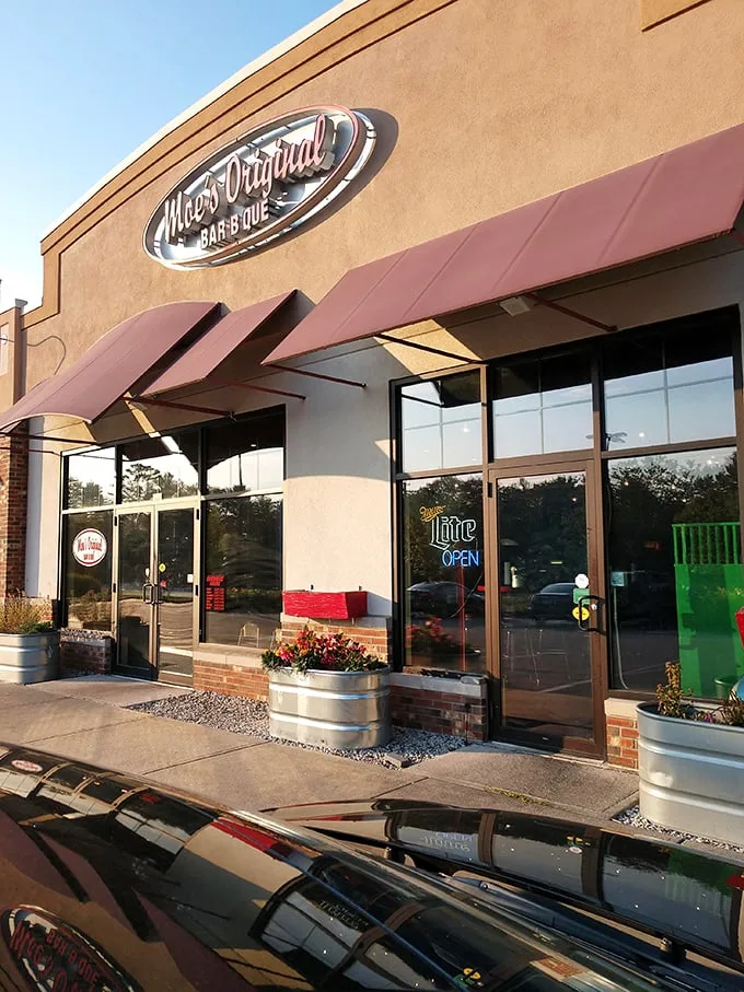 Clean lines outside, saucy goodness inside. It's the Clark Kent of BBQ joints – unassuming exterior, superhero flavors within.