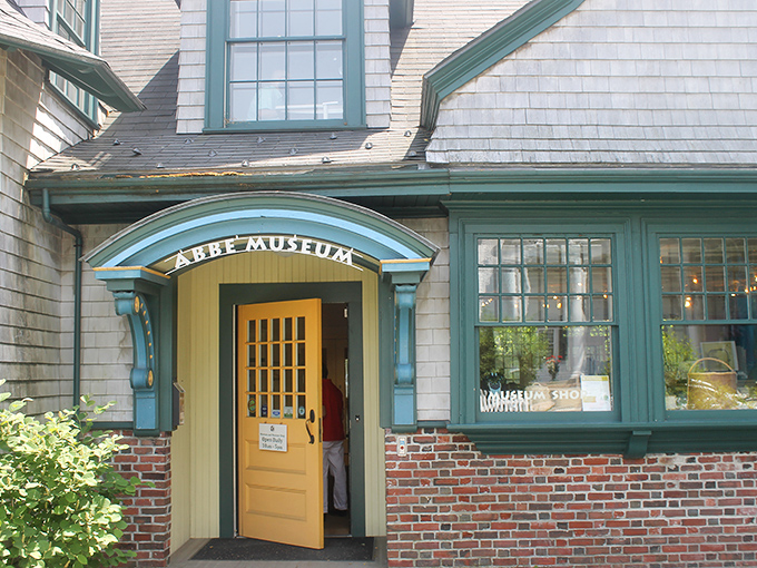 Step into the Abbe Museum, where history isn't just preserved – it's served with a side of "wow, I didn't know that!" Perfect for curious minds of all ages.