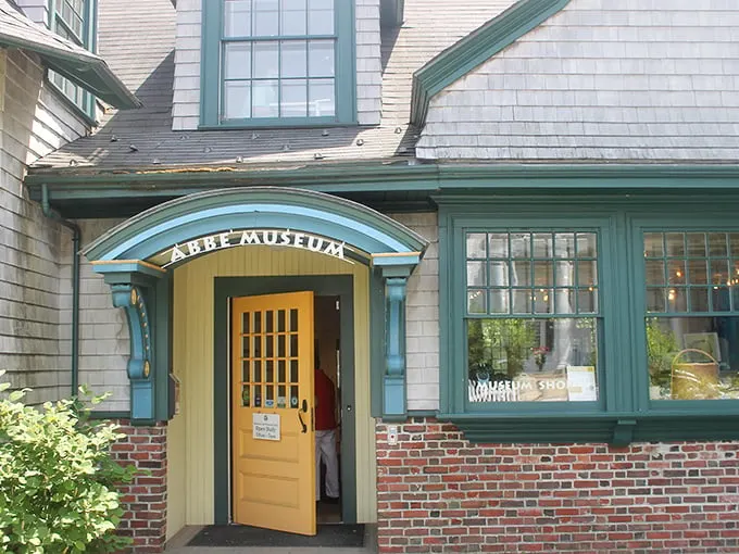 Step into the Abbe Museum, where history isn't just preserved – it's served with a side of "wow, I didn't know that!" Perfect for curious minds of all ages.