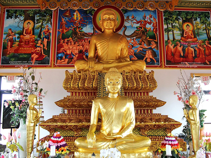 Golden Buddhas and vibrant murals – this altar is giving even the fanciest Vegas hotels a run for their money!