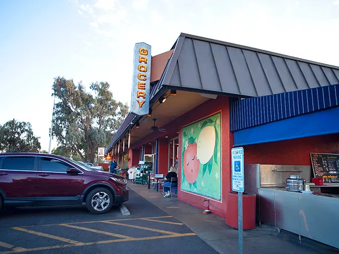 La Grande Orange: Where California cool meets Arizona heat. Pizza so hip, it probably has its own Instagram.