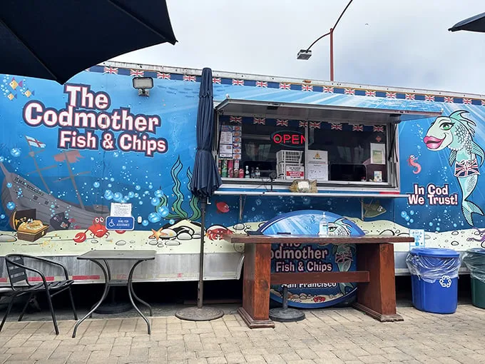 "In Cod We Trust" – The Codmother's slogan is so punny, it's off the scale! This truck serves up a slice of Britain with a side of sass.