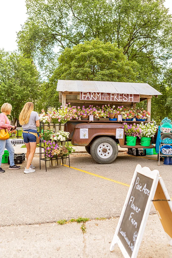 Fresh picks and friendly faces! This isn't just shopping – it's a weekly reunion with your favorite farmers.