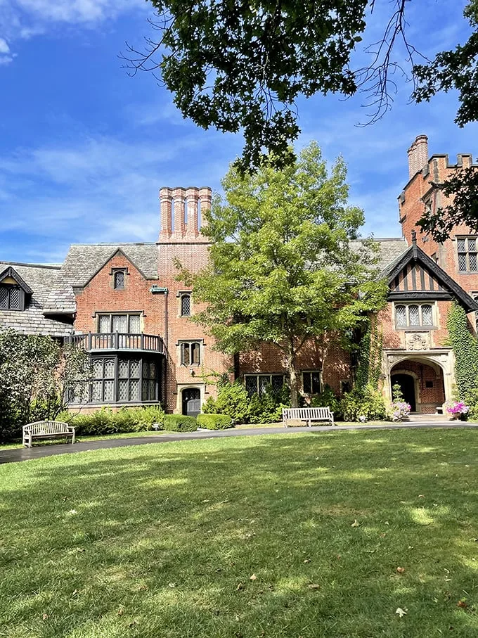 University of Akron's fanciest "dorm room." Hower House proves that higher education can come with a side of historical elegance.