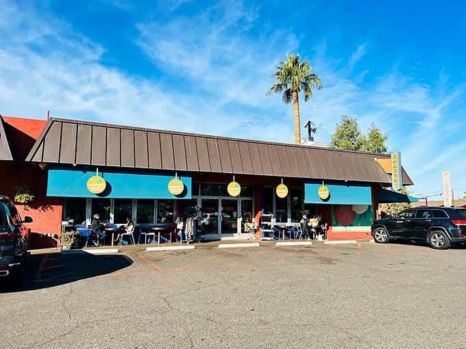Part grocery, part pizzeria, all delicious. LGO is the Swiss Army knife of restaurants - slicing through hunger one pizza at a time.