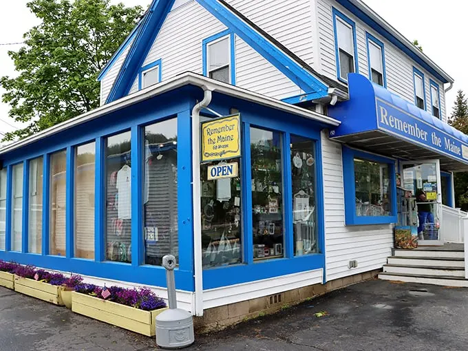 Blue trim and blueberry pie? The Maine Diner's got both in spades. Come for the nostalgia, stay for the wicked good eats.