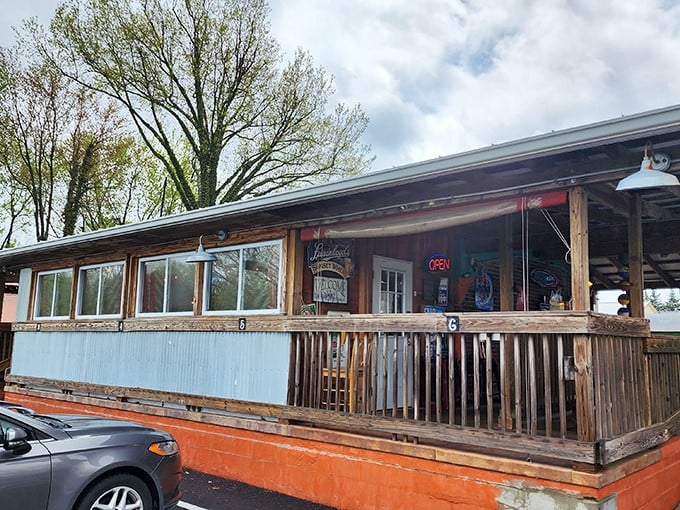 Eadie's Fish House: Where log cabin charm meets oceanic delights. That rustic exterior is as unexpected as finding Nemo in your bathtub!