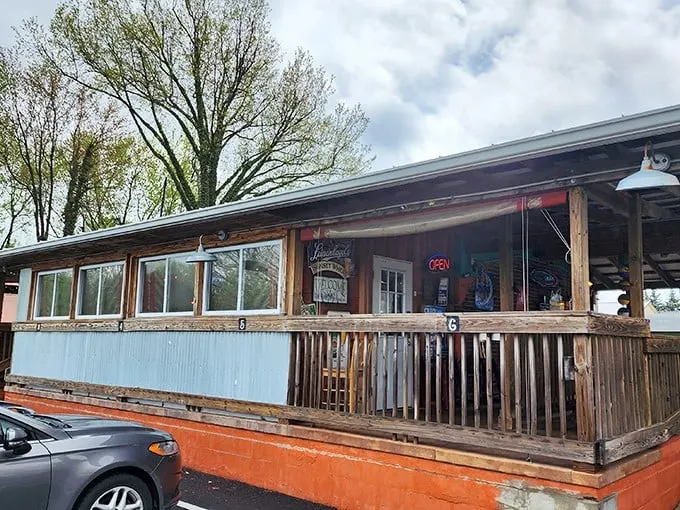 Eadie's Fish House: Where log cabin charm meets oceanic delights. That rustic exterior is as unexpected as finding Nemo in your bathtub!
