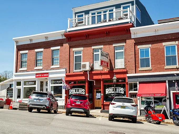 License plates on the walls, happiness on the plates. Rollie's serves up a heaping helping of retro charm with every burger.