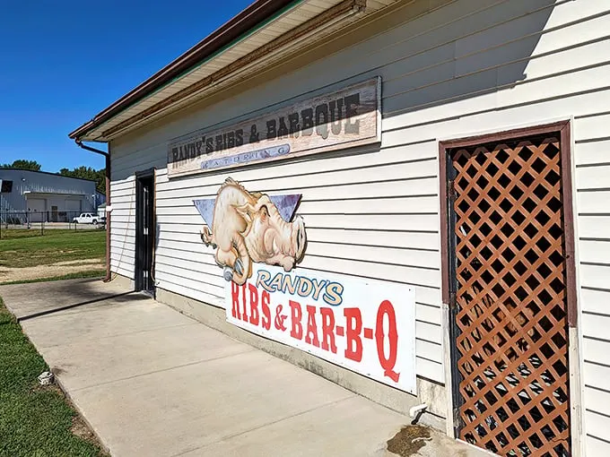 Welcome to barbecue heaven! Randy's Ribs & BBQ's unassuming exterior hides a world of smoky delights waiting to be discovered.