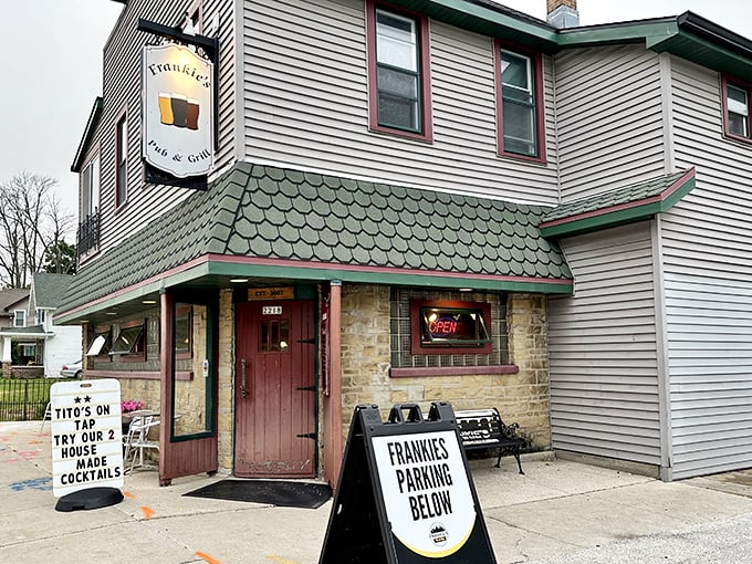 A hidden gem in Sheboygan! Frankie's Pub & Grill beckons with its charming exterior, promising comfort food and cold brews. It's like finding a treasure map to deliciousness.