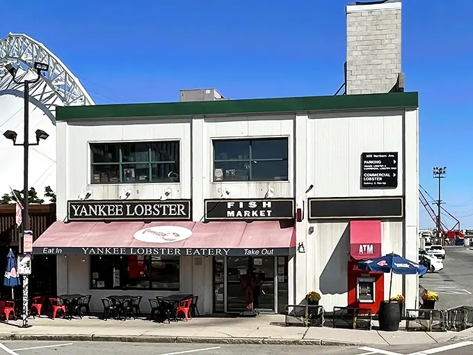 A seafood lover's paradise awaits! Yankee Lobster's unassuming exterior belies the oceanic treasures within. It's like finding Atlantis in Boston's Seaport District.