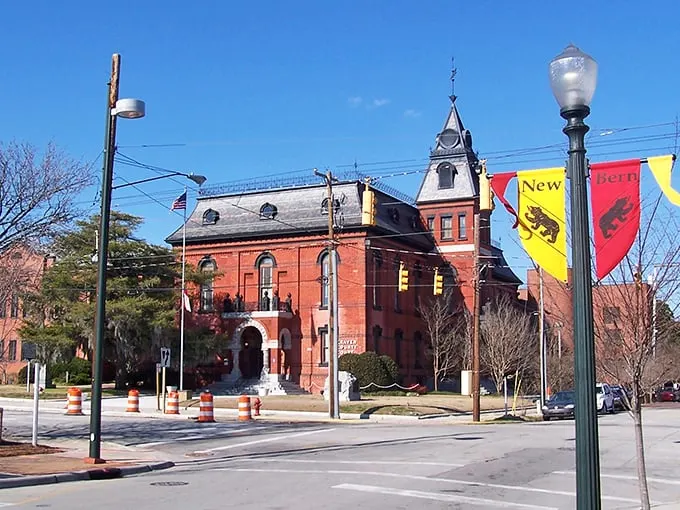 Step into a postcard! New Bern's tree-lined streets and historic charm make you feel like you've time-traveled to a gentler era.