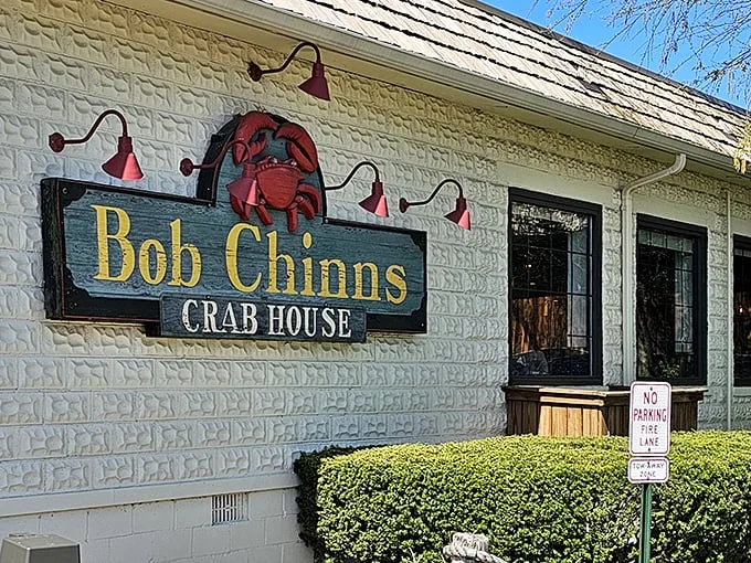 Welcome to seafood paradise! Bob Chinn's Crab House stands proud, its weathered sign a beacon for crustacean enthusiasts and butter lovers alike.