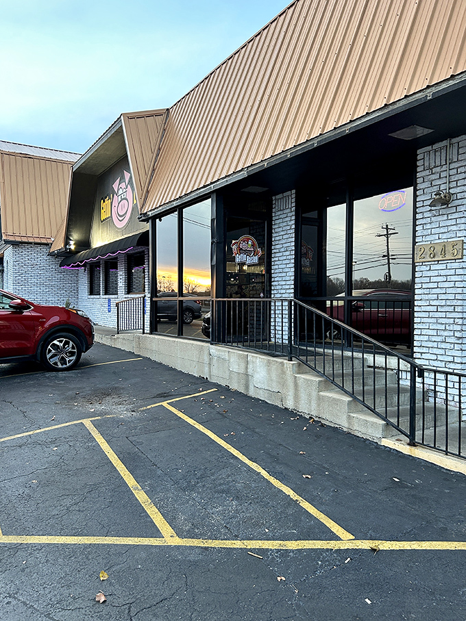 The unassuming exterior of Gettin' Basted hides culinary treasures within—proof that in barbecue, as in life, it's what's inside that counts.