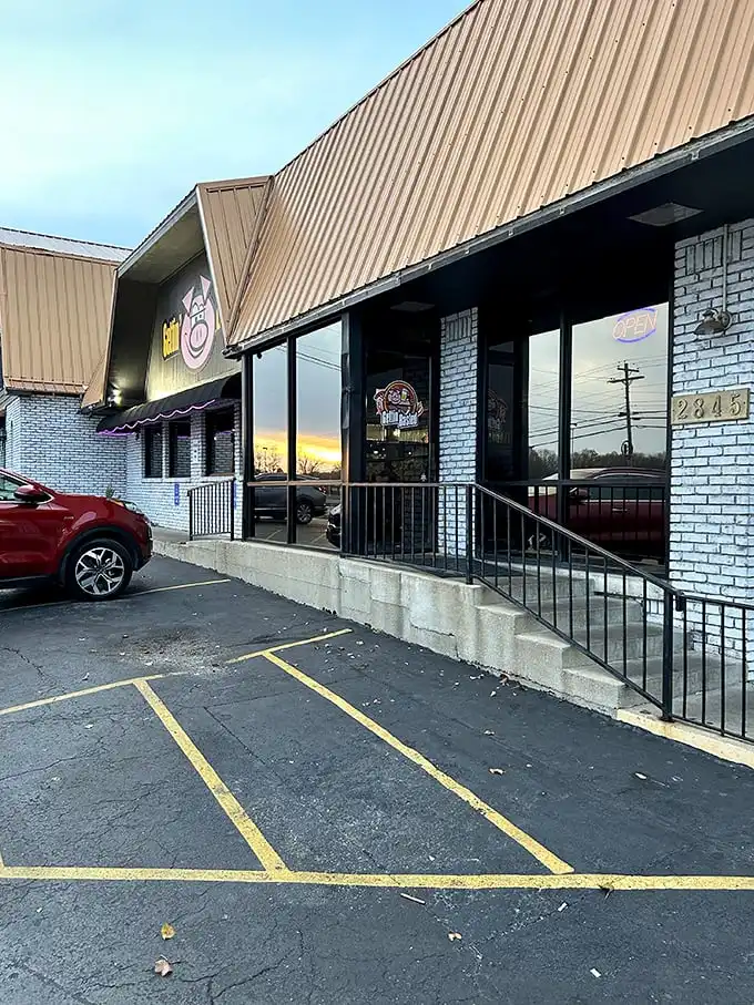 The unassuming exterior of Gettin' Basted hides culinary treasures within—proof that in barbecue, as in life, it's what's inside that counts.