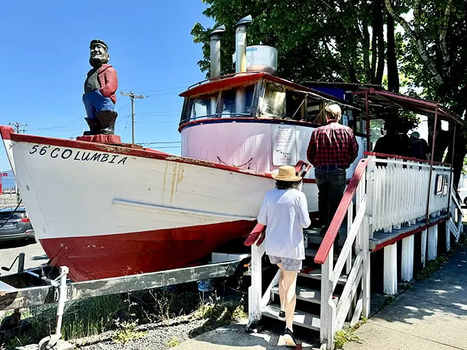 Ahoy, matey! This landlocked vessel serves up a seafood feast that'll make you forget you're not actually on the water.