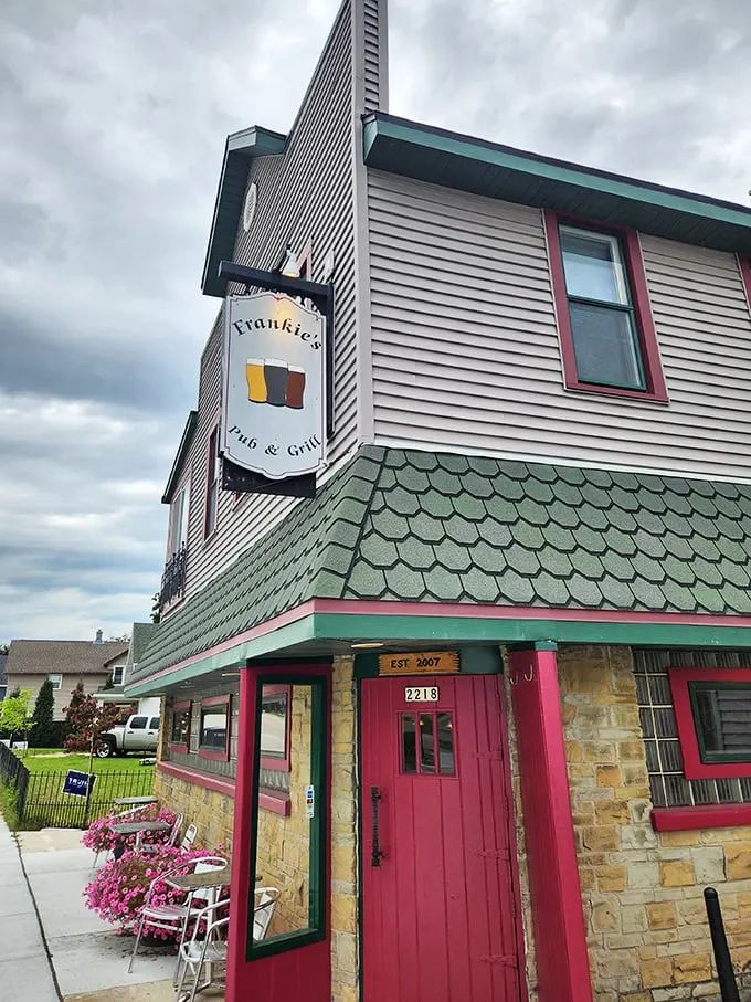 A hidden gem in Sheboygan! Frankie's Pub & Grill beckons with its charming exterior, promising comfort food and cold brews. It's like finding a treasure map to deliciousness.
