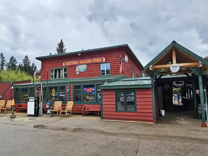 A red-painted oasis in the Black Hills! Cheyenne Crossing Store beckons like a friendly neighbor, promising comfort food and cozy vibes.