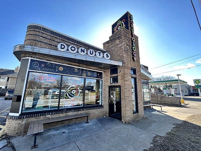 Retro-futurism meets sugar rush! Donutology's exterior is a time-traveling treat, promising sweet scientific discoveries within its curved, mid-century modern walls.
